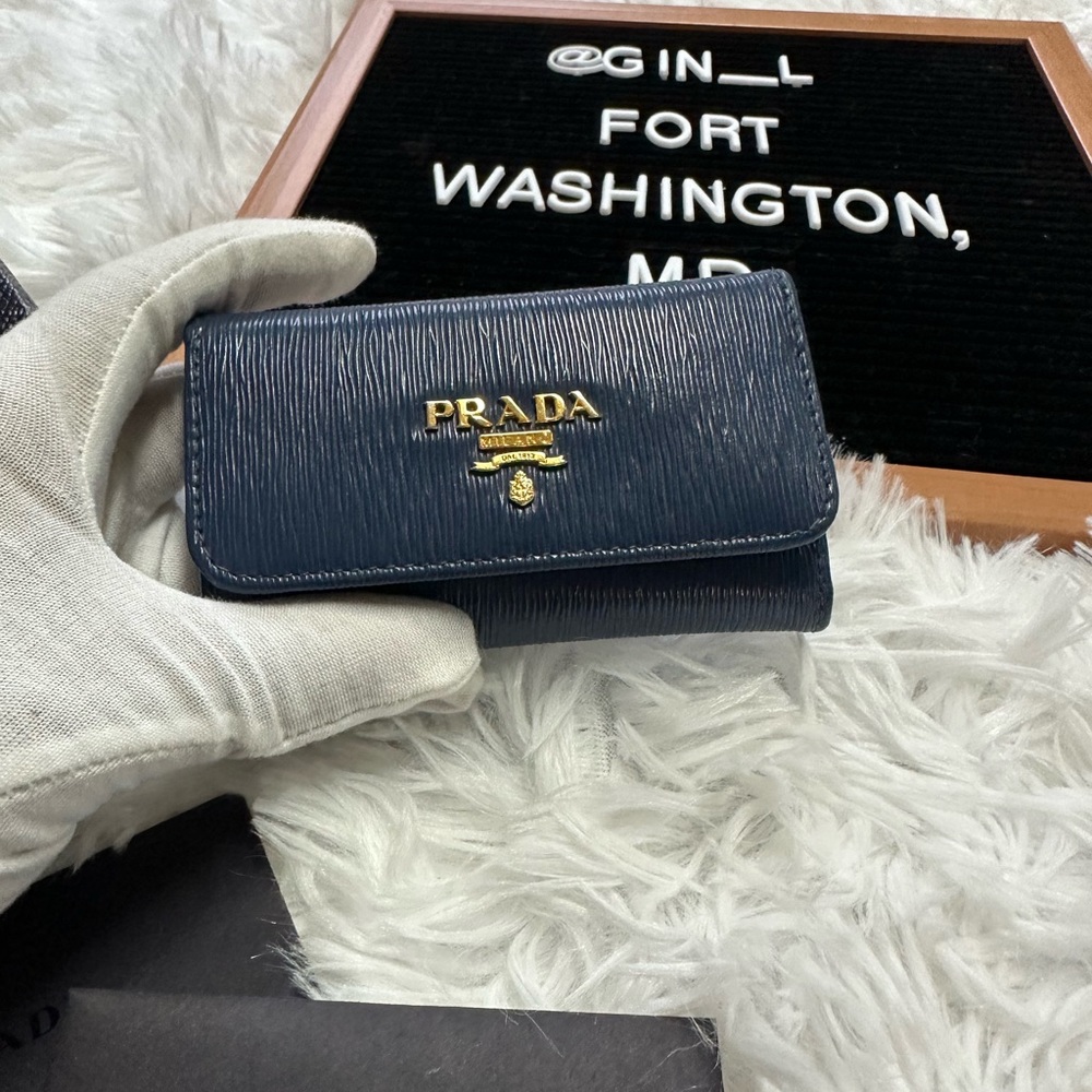 100% Authentic Prada Key Holder For 6 Keys - Gem
